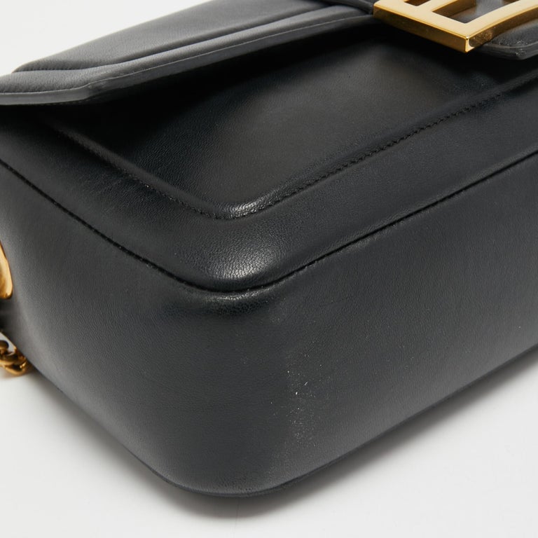 Fendi Black Leather Baguette Shoulder Bag For Sale at 1stDibs