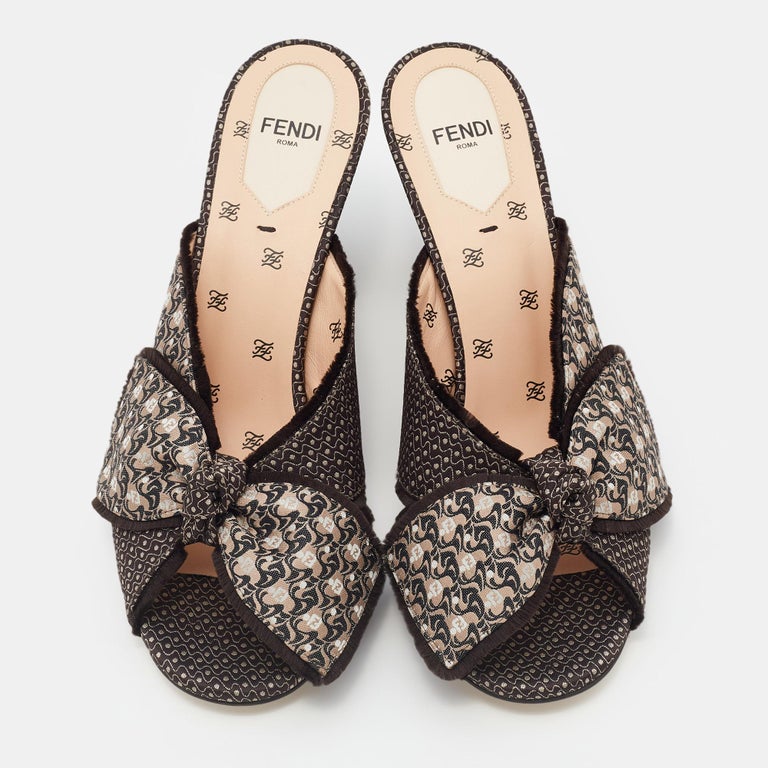 Fendi Brown Fabric Knotted Slide Sandals Size 38.5 For Sale at 1stDibs