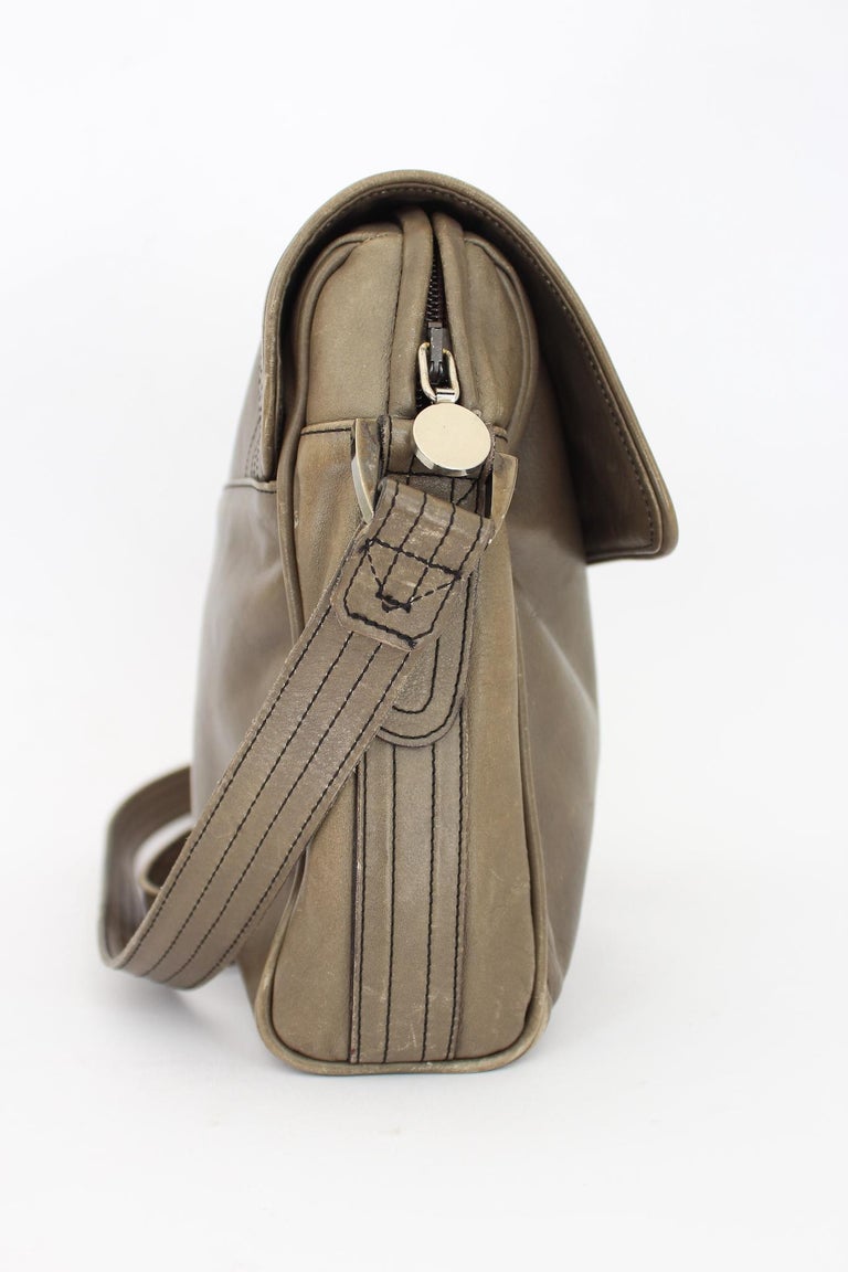 Ferrè Gray Leather Vintage Shoulder Bag For Sale at 1stDibs