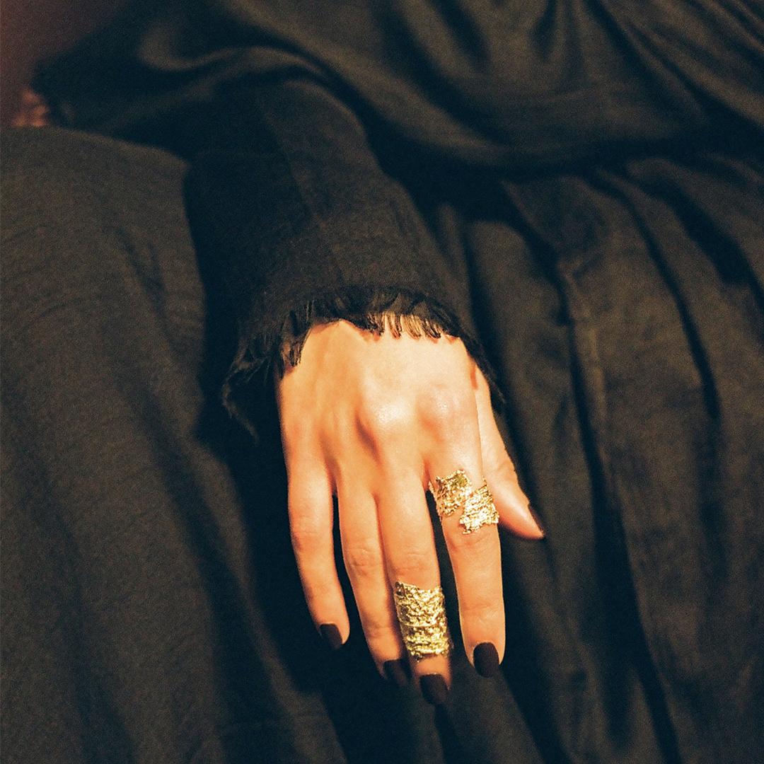 Customizable Fiber Textured Ring in 18K Yellow Gold For Sale at 1stDibs