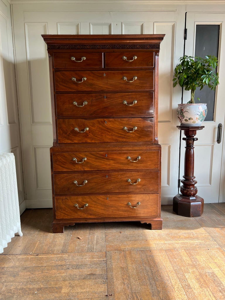 Figured Mahogany Chest on Chest For Sale at 1stDibs