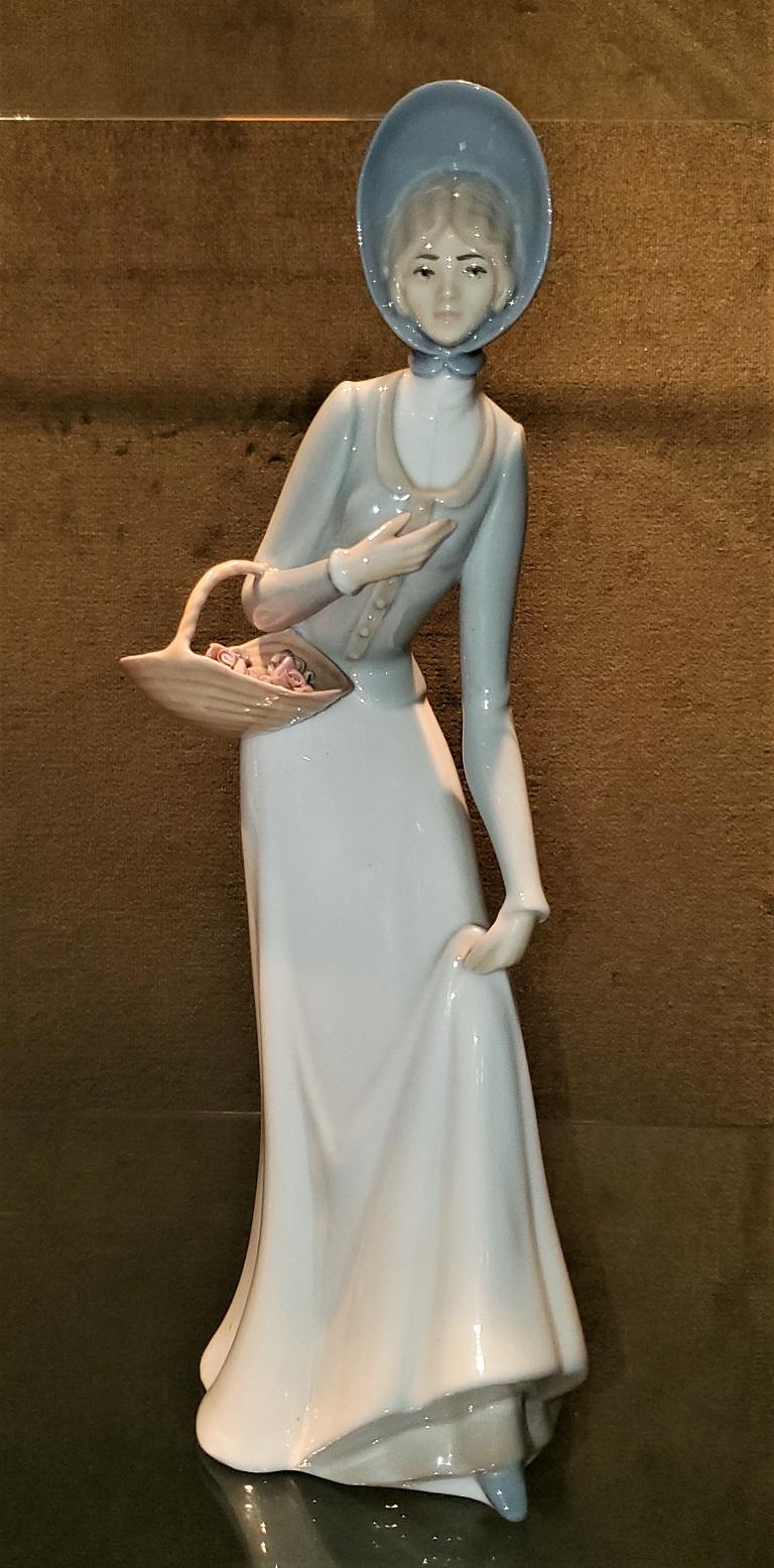 Figurine by Porcelanas Miguel Requena of to the Market For Sale at 1stDibs