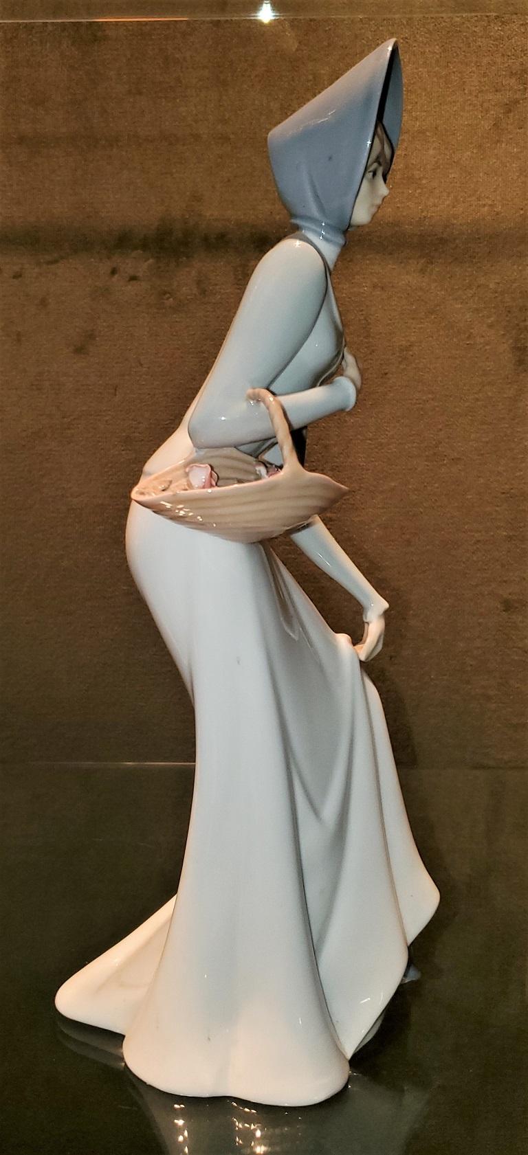 Figurine by Porcelanas Miguel Requena of to the Market For Sale at 1stDibs