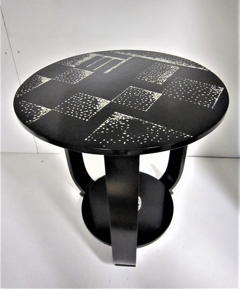 Fine French Art Deco Black and White Egg Shell Lacquer Round Side Table ...