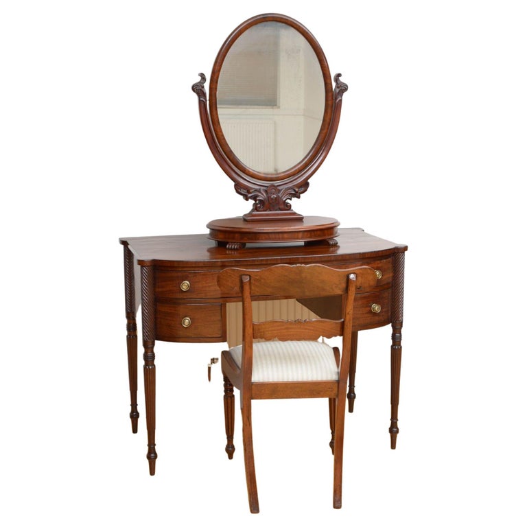 Fine Georgian Dressing Table / Sideboard in Mahogany For Sale at 1stDibs