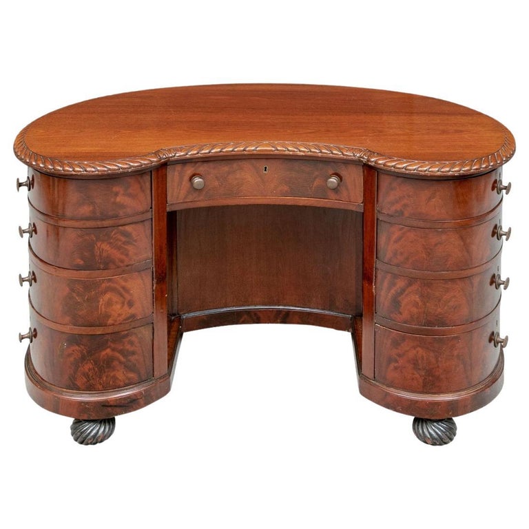 Bureau en forme de rein fin En vente sur 1stDibs