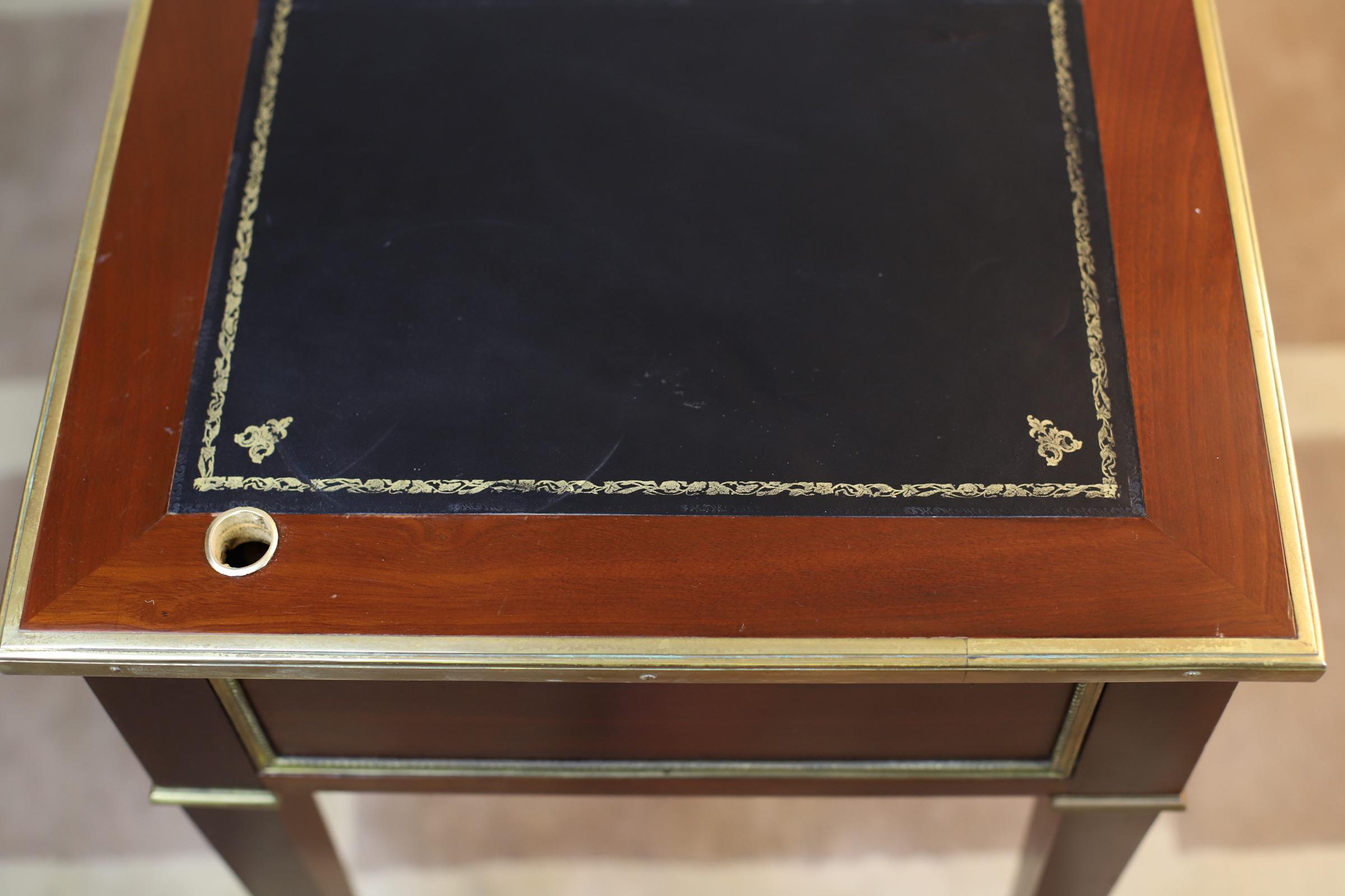 Fine Louis XVI Mahogany Three-Drawers Writing Desk For Sale at 1stDibs