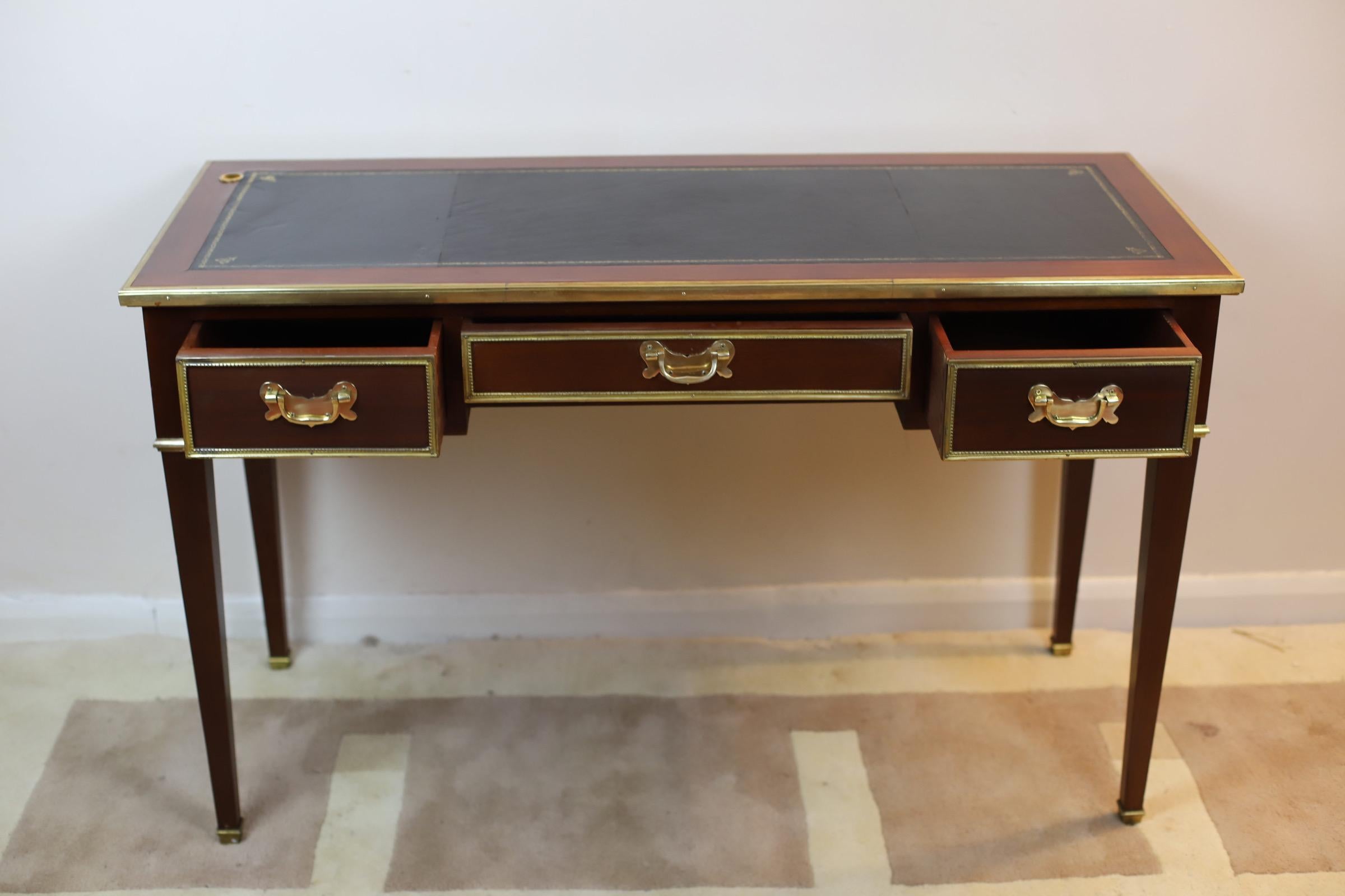 Fine Louis XVI Mahogany Three-Drawers Writing Desk For Sale at 1stDibs