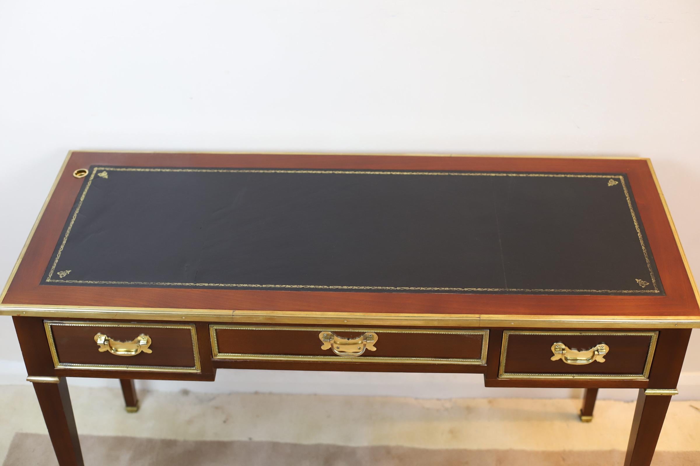 Fine Louis XVI Mahogany Three-Drawers Writing Desk For Sale at 1stDibs