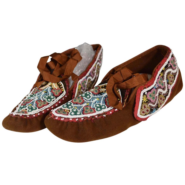 Fine Native American Indian Huron Beaded Moccasins at 1stDibs