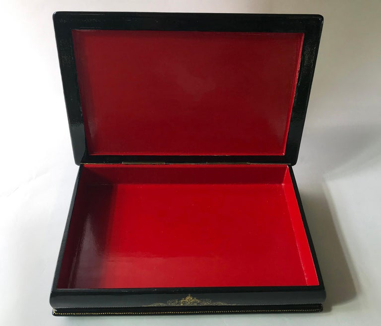 Fine Russian Lacquer Vanity Box from Palekh with Gold Leaf Painting at ...