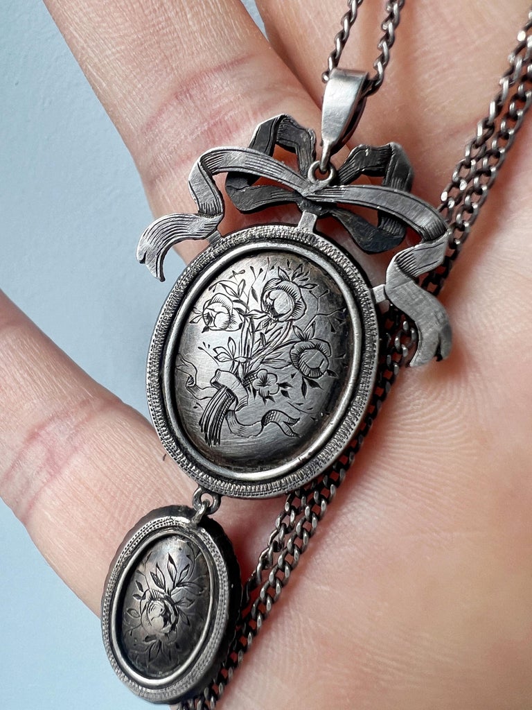 Fine Victorian Era Double Enamel Miniatures Bow Pendant For Sale at 1stDibs