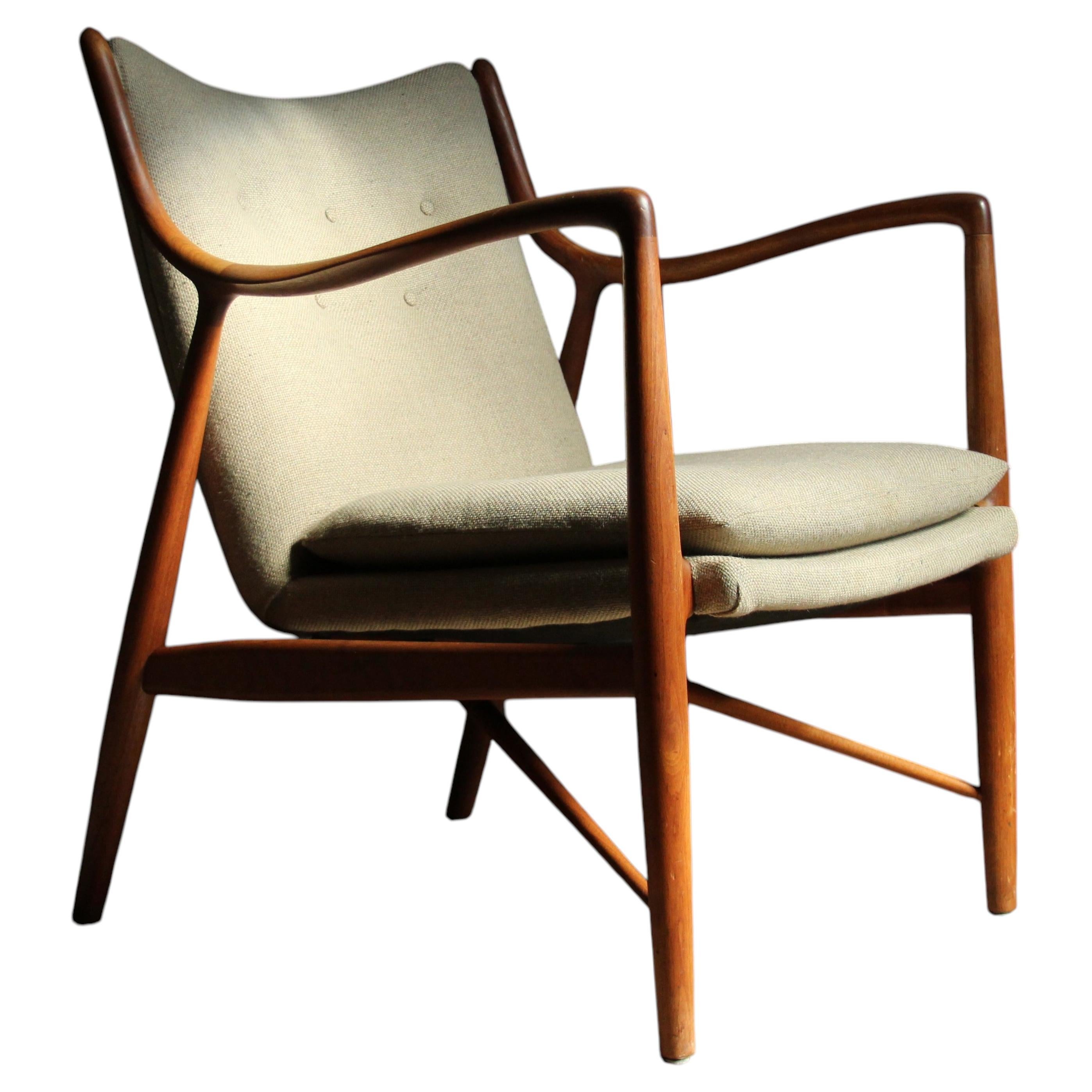 Reading Chair by Finn Juhl - Timeless Elegance and Versatility ...