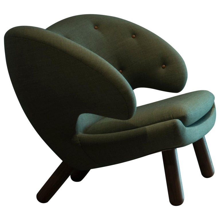 Finn Juhl Pelican Chair Fabric with Buttons and Wood For Sale at 1stDibs