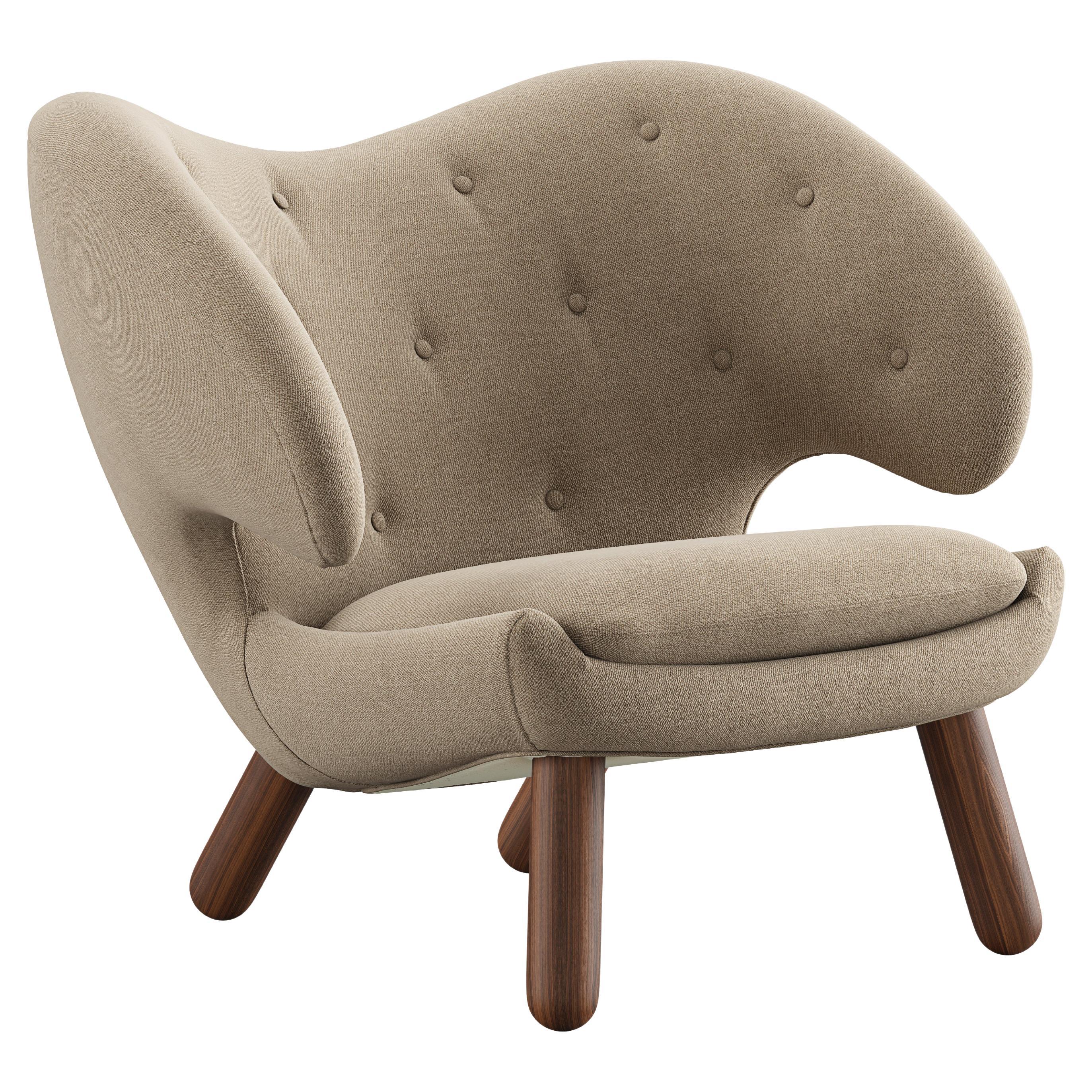 Finn Juhl Pelican Chair Upholstered in Wood and Fabric For Sale at 1stDibs