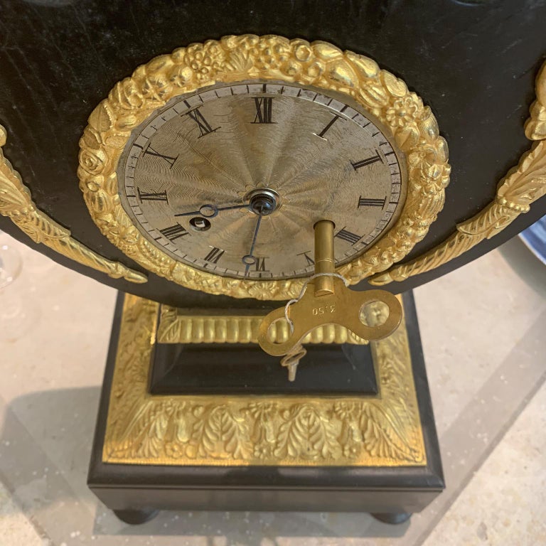 Fist Empire Black Lira Table Clock Golden Chiseled Bronzes Working For ...