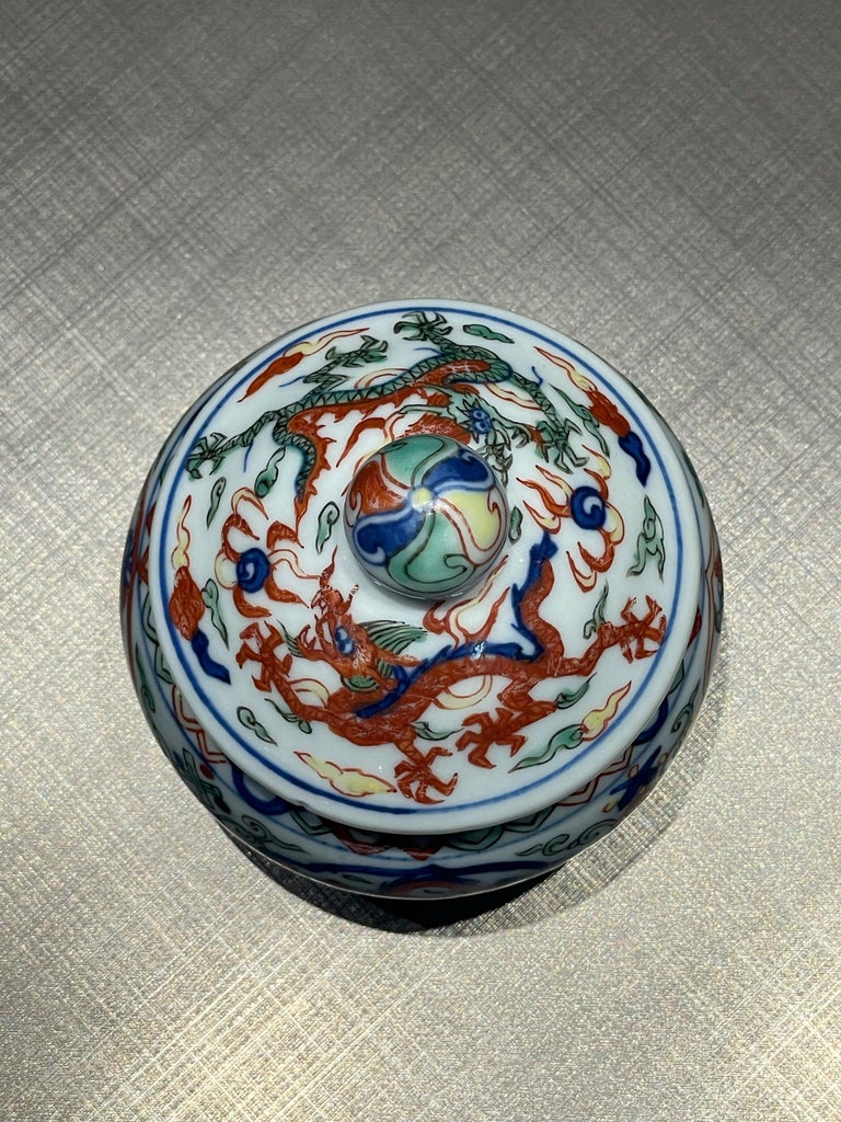 Five Color Hand Painted Dragon Small Pot, Ming Period For Sale at 1stDibs