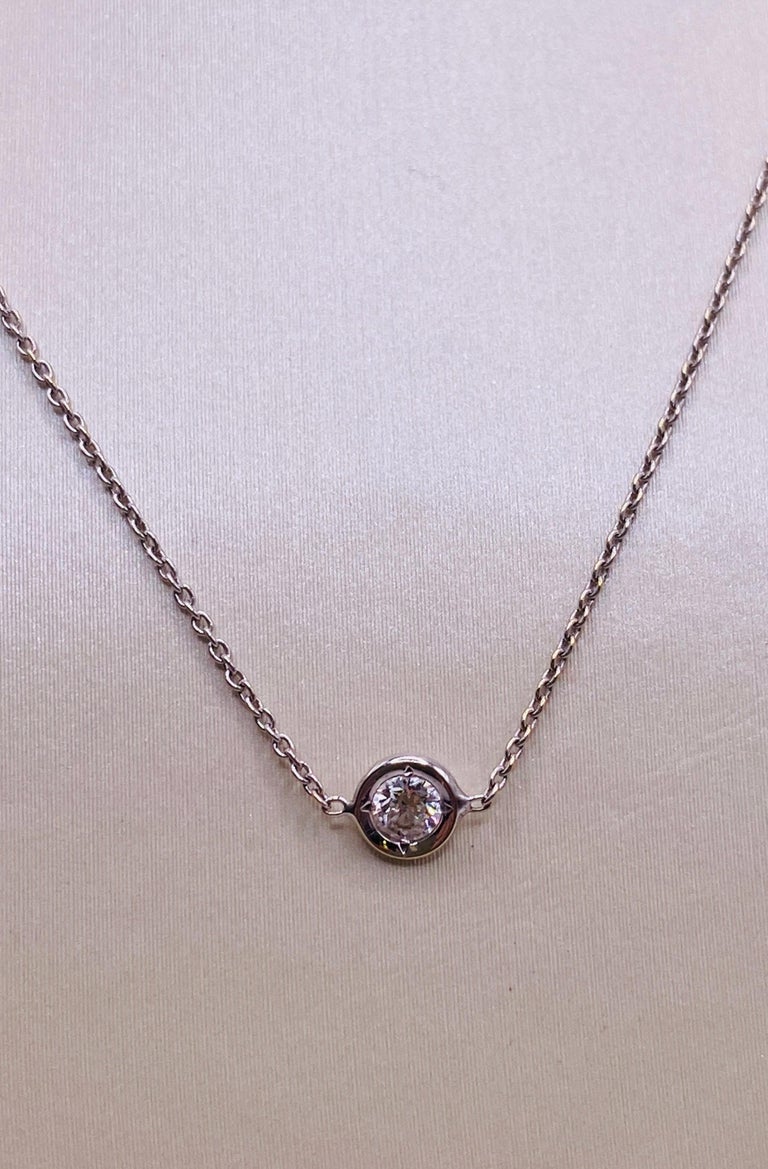 Fixed Diamond Pendant Necklace For Sale at 1stDibs