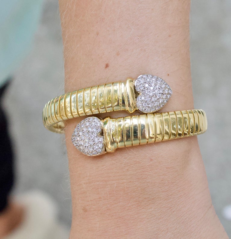 Flexible Diamond Bangle Bracelet in 18 Karat 1.80 Carat For Sale at 1stDibs