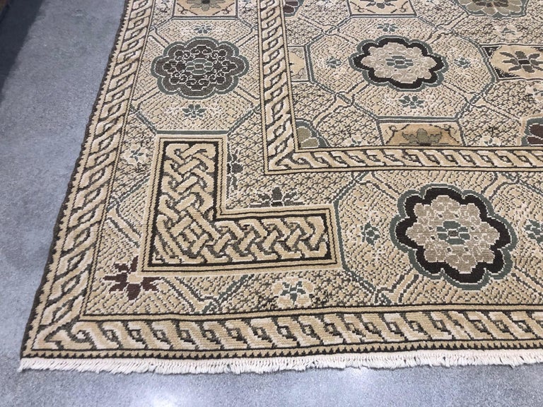 Floral Medallions Beige Rug For Sale at 1stDibs