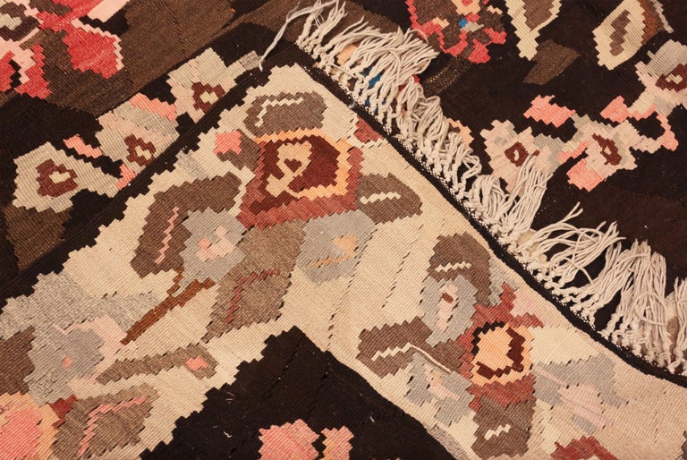 Floral Vintage Turkish Kilim Rug. 6 ft x 10 ft 10 in For Sale at 1stDibs