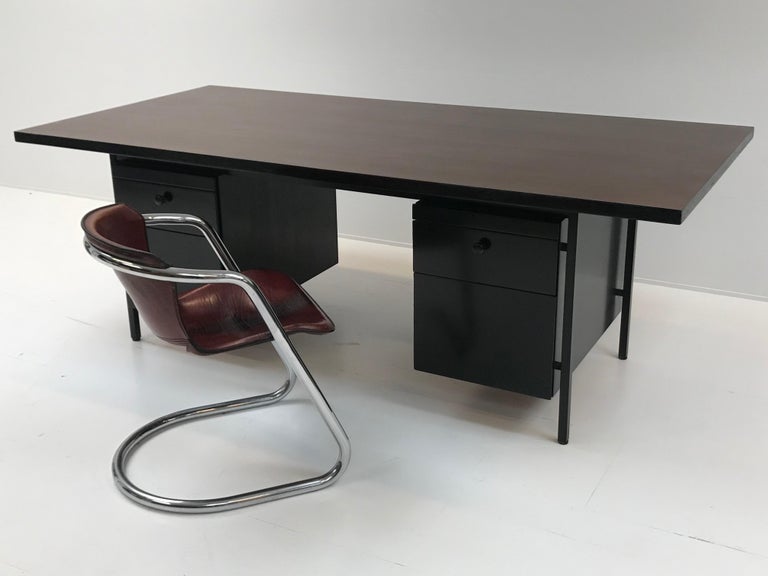 Florence Knoll Desk, Brown Top and Black Drawers For Sale at 1stDibs ...