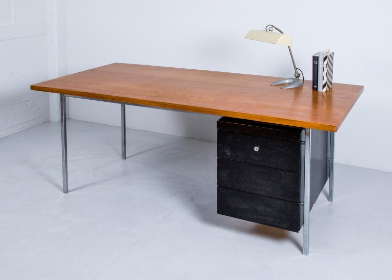 Florence Knoll Executive Desk for Knoll International For Sale at 1stDibs