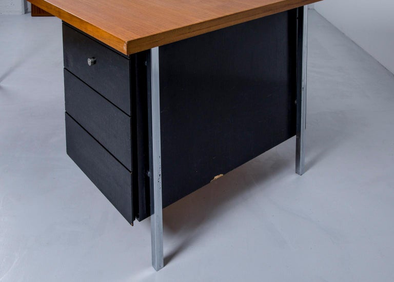 Florence Knoll Executive Desk for Knoll International For Sale at 1stDibs