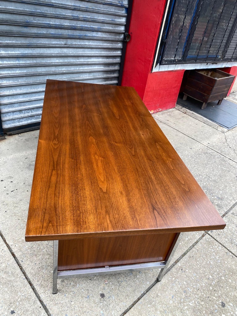 Florence Knoll for Knoll Walnut and Chrome Executive Desk For Sale at ...