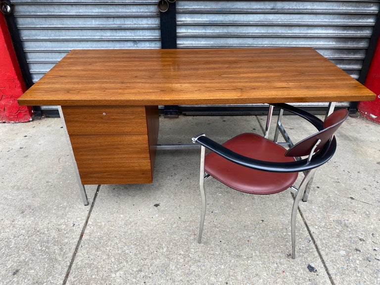 Florence Knoll for Knoll Walnut and Chrome Executive Desk For Sale at ...