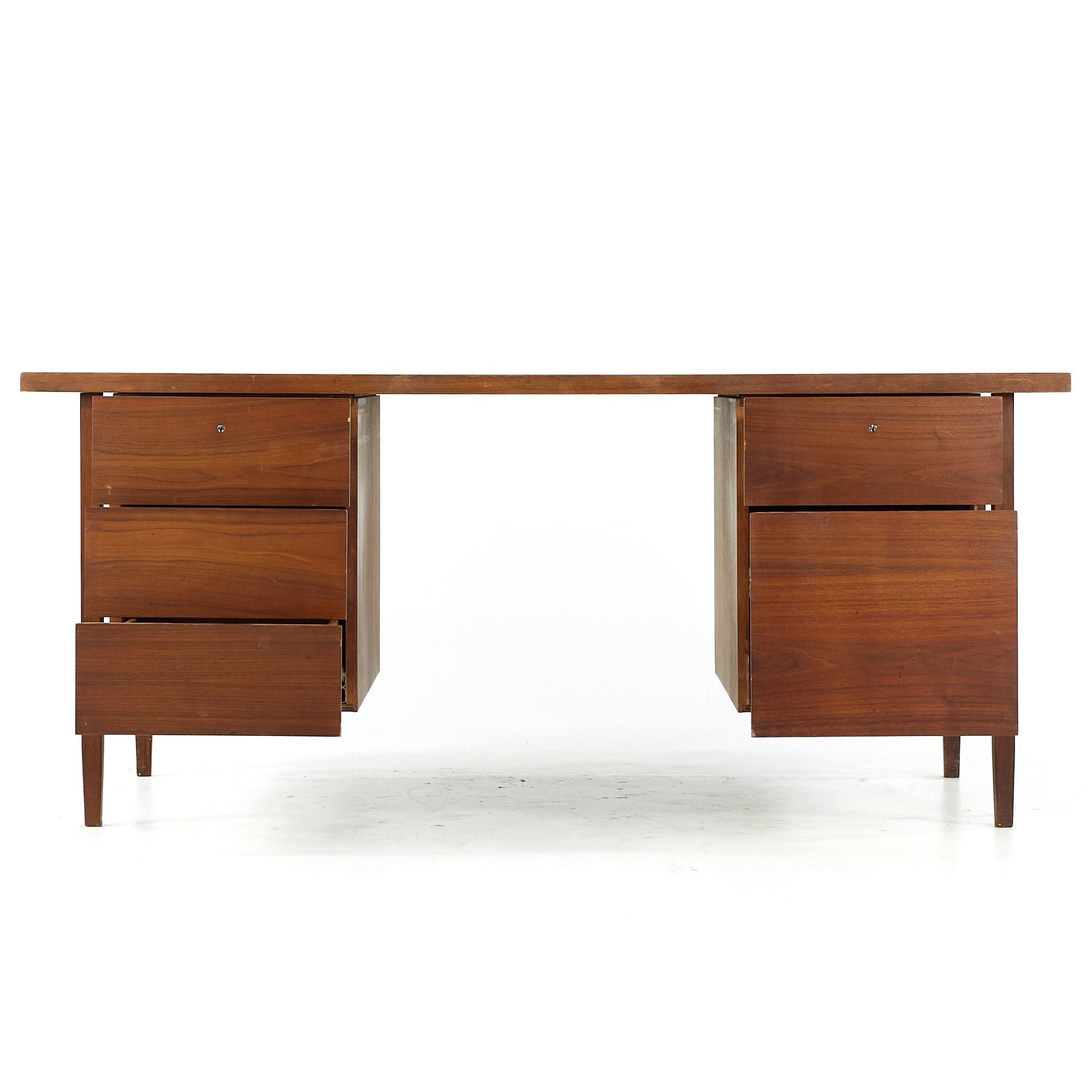 Florence Knoll Midcentury Walnut Executive Desk For Sale at 1stDibs