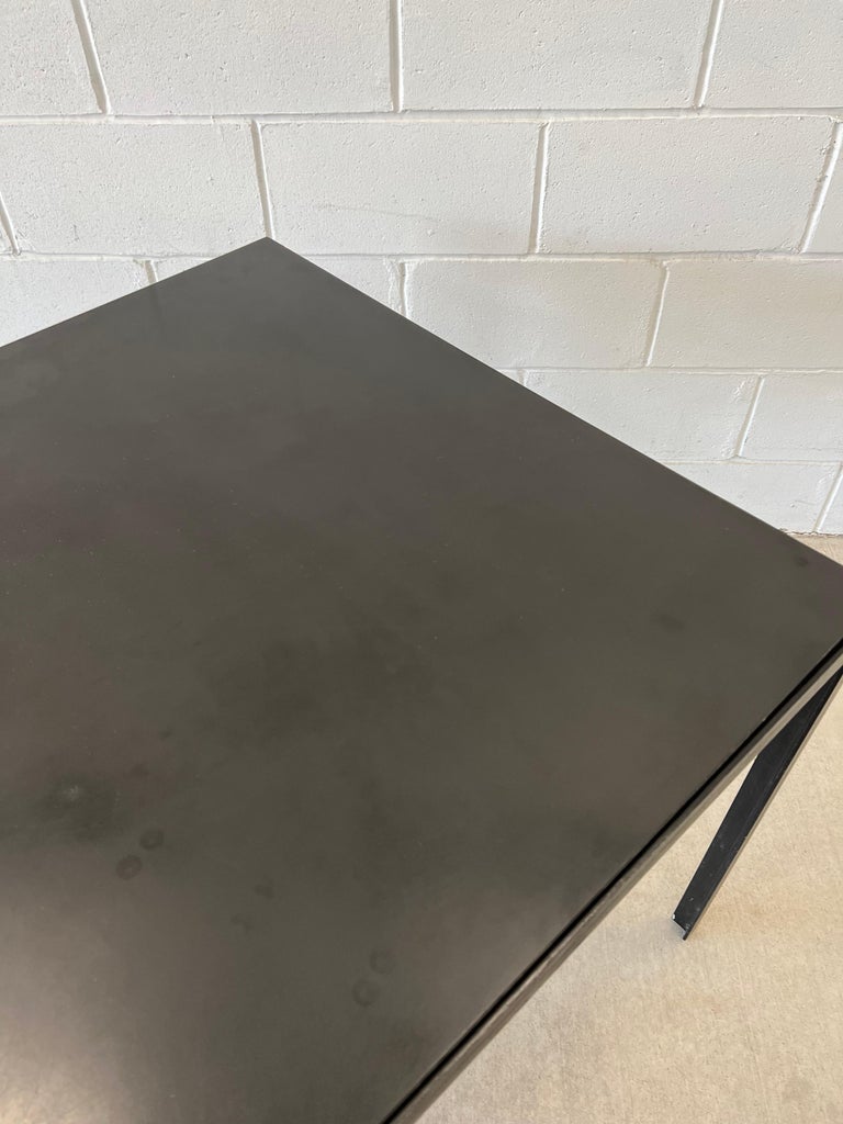 Table de salle à manger à angle droit Florence Knoll pour Knoll ...