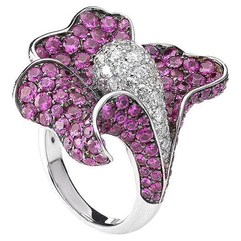 Flower Sapphire and Diamond Gold Ring For Sale at 1stDibs