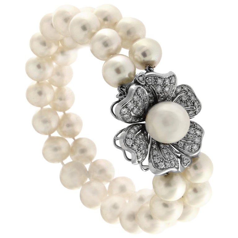 Flower White 18 Karat Gold Pearls Diamond Bead Bracelet For Sale at 1stDibs