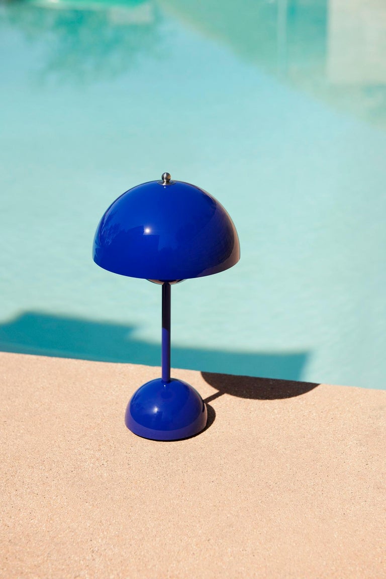 Flowerpot Vp9 Portable Cobalt Blue Table Lamp by Verner Panton for ...