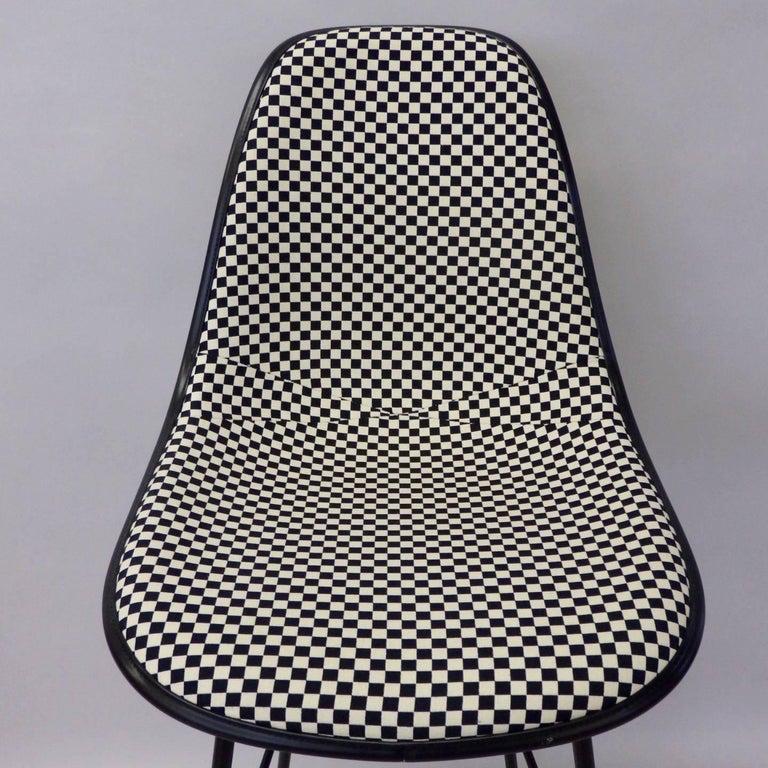 Four Eames Herman Miller Bar Stools with Girard black white ...