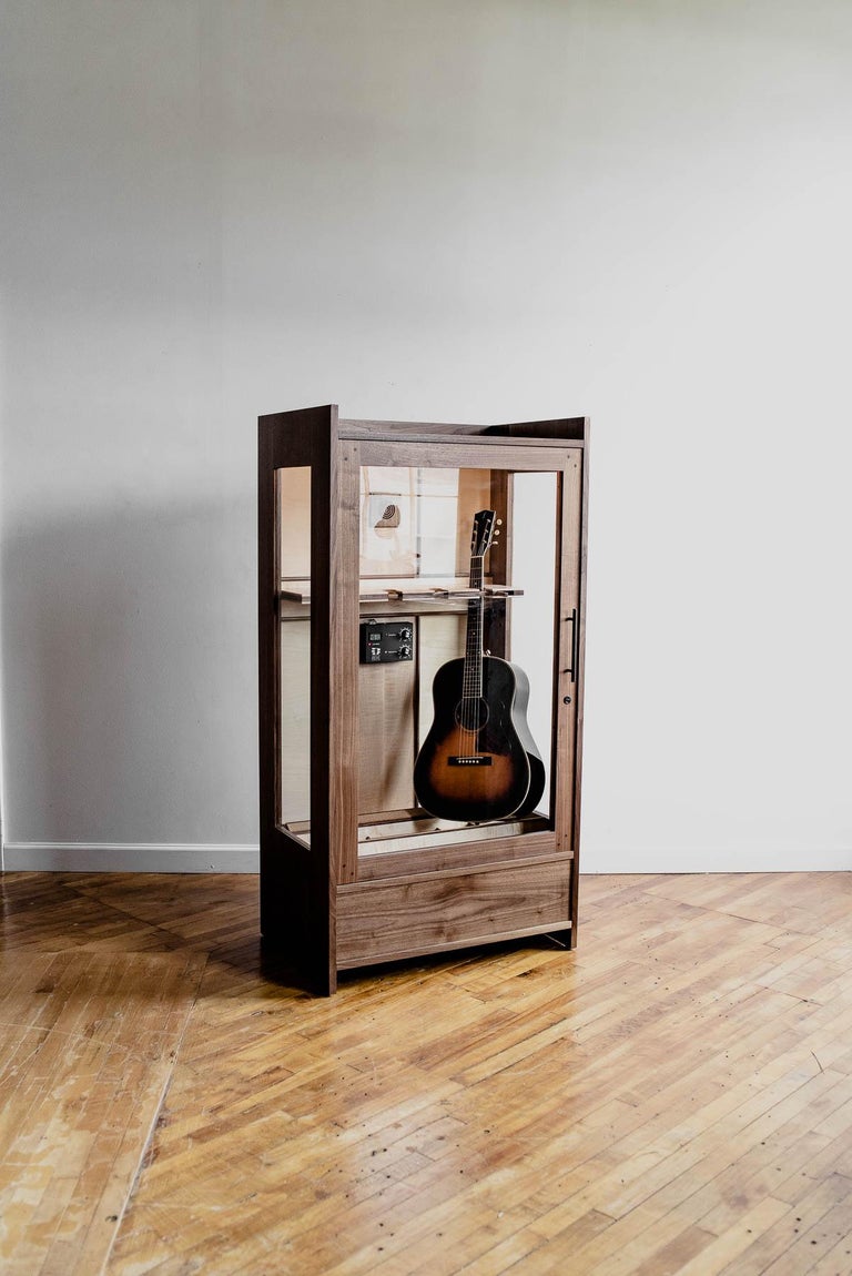 Vier Gitarren Humidor, Holzvitrine, der Lebensraum der Gitarre im ...