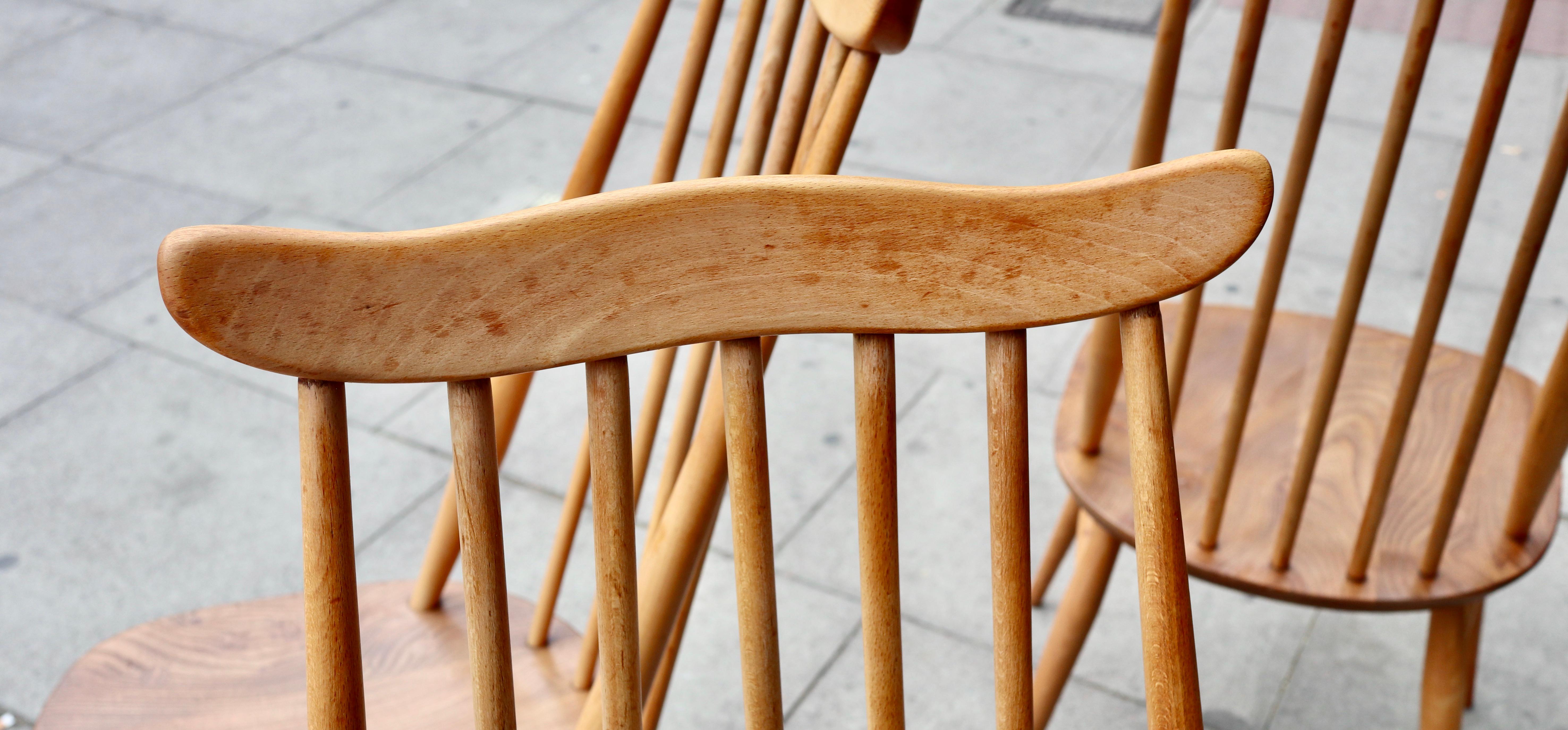 Cuatro sillas vintage Ercol Goldsmith de los años 70 en madera de haya ...