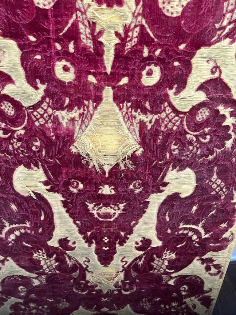 French 17th Century Baroque Silk Damask Textile For Sale at 1stDibs