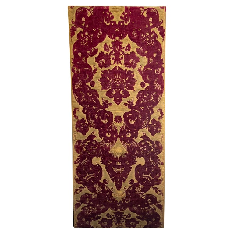 French 17th Century Baroque Silk Damask Textile For Sale at 1stDibs