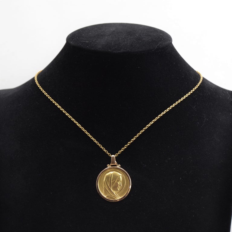 French 18 Karat Rose and Yellow Gold Virgin Mary Medal For Sale at 1stDibs
