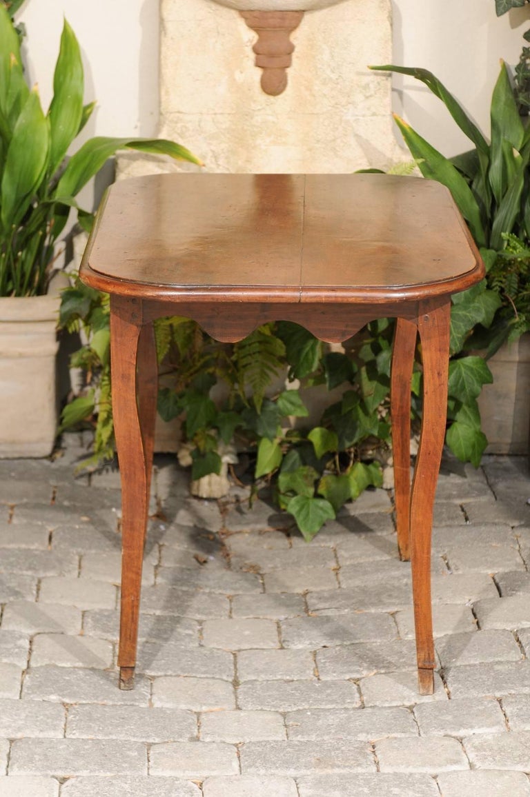 French 1820s Walnut Side Table with Scalloped Apron, Curved Legs and ...