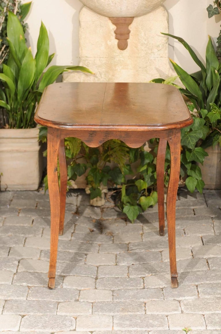French 1820s Walnut Side Table with Scalloped Apron, Curved Legs and ...