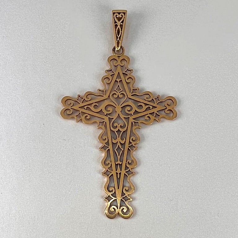French, 18K Yellow Gold Filigree Cross Pendant For Sale at 1stDibs