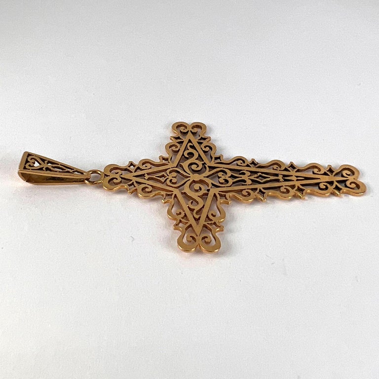 French, 18K Yellow Gold Filigree Cross Pendant For Sale at 1stDibs