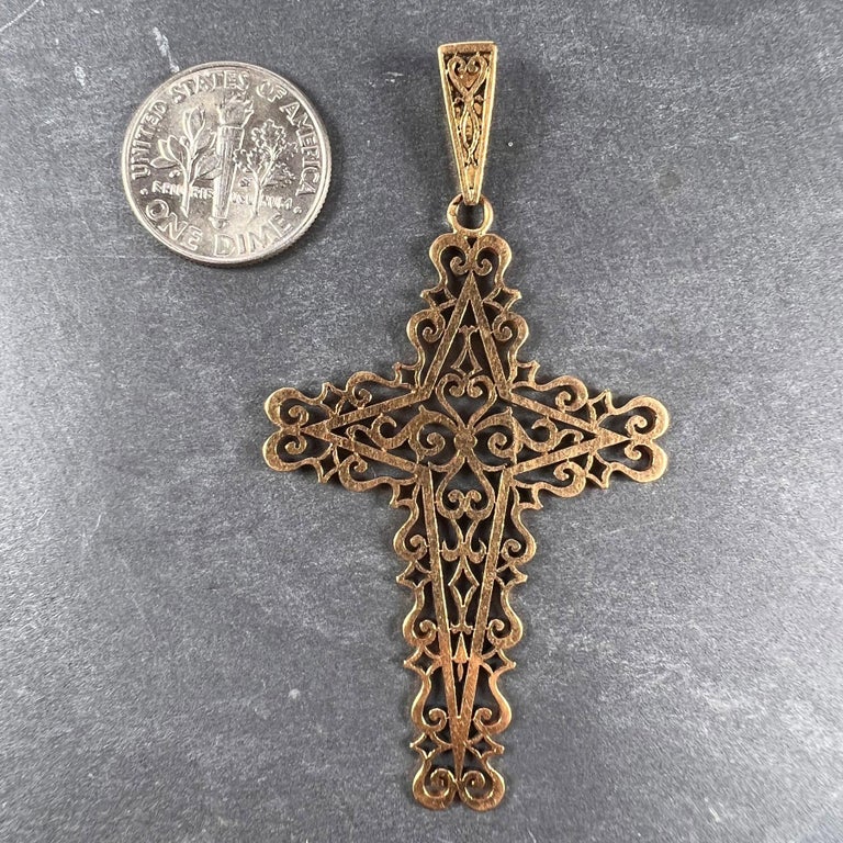 French, 18K Yellow Gold Filigree Cross Pendant For Sale at 1stDibs