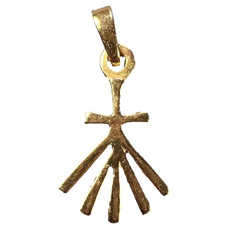 French 18K Yellow Gold Radiating Cross Charm Pendant For Sale at 1stDibs