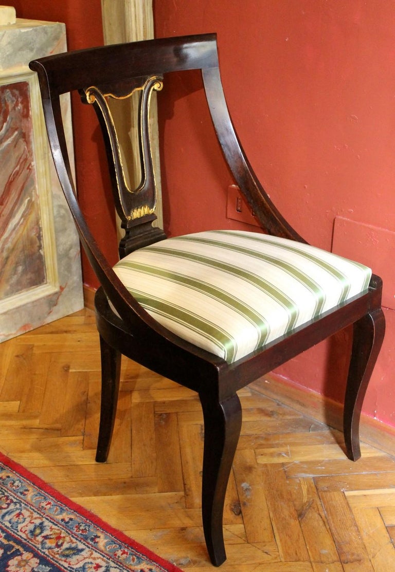 Chaises en acajou directoire du 18ème siècle avec tissu d'ameublement ...