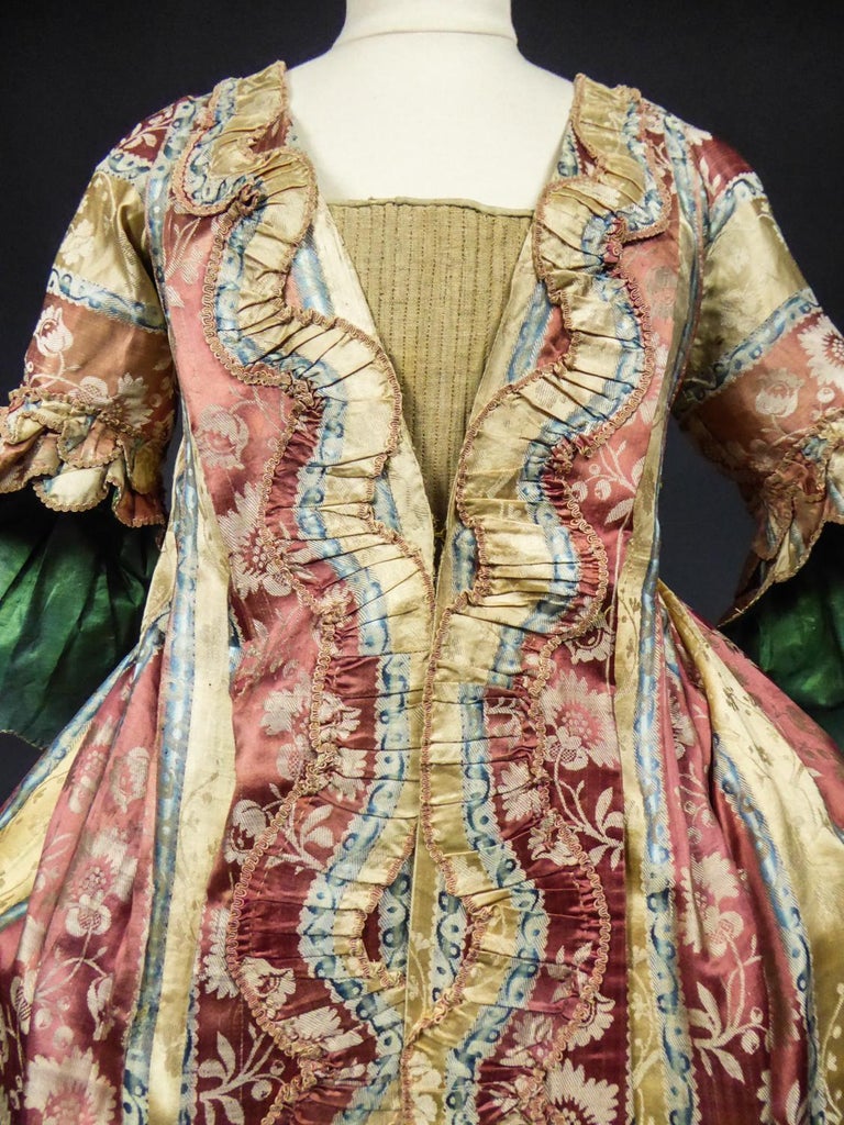 Robe Volante d'intérieur française du 18ème siècle:: période Louis XV ...