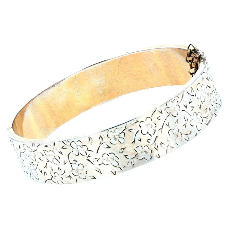 French 1900s Engraved Flowers Silver Bangle Bracelet For Sale at 1stDibs